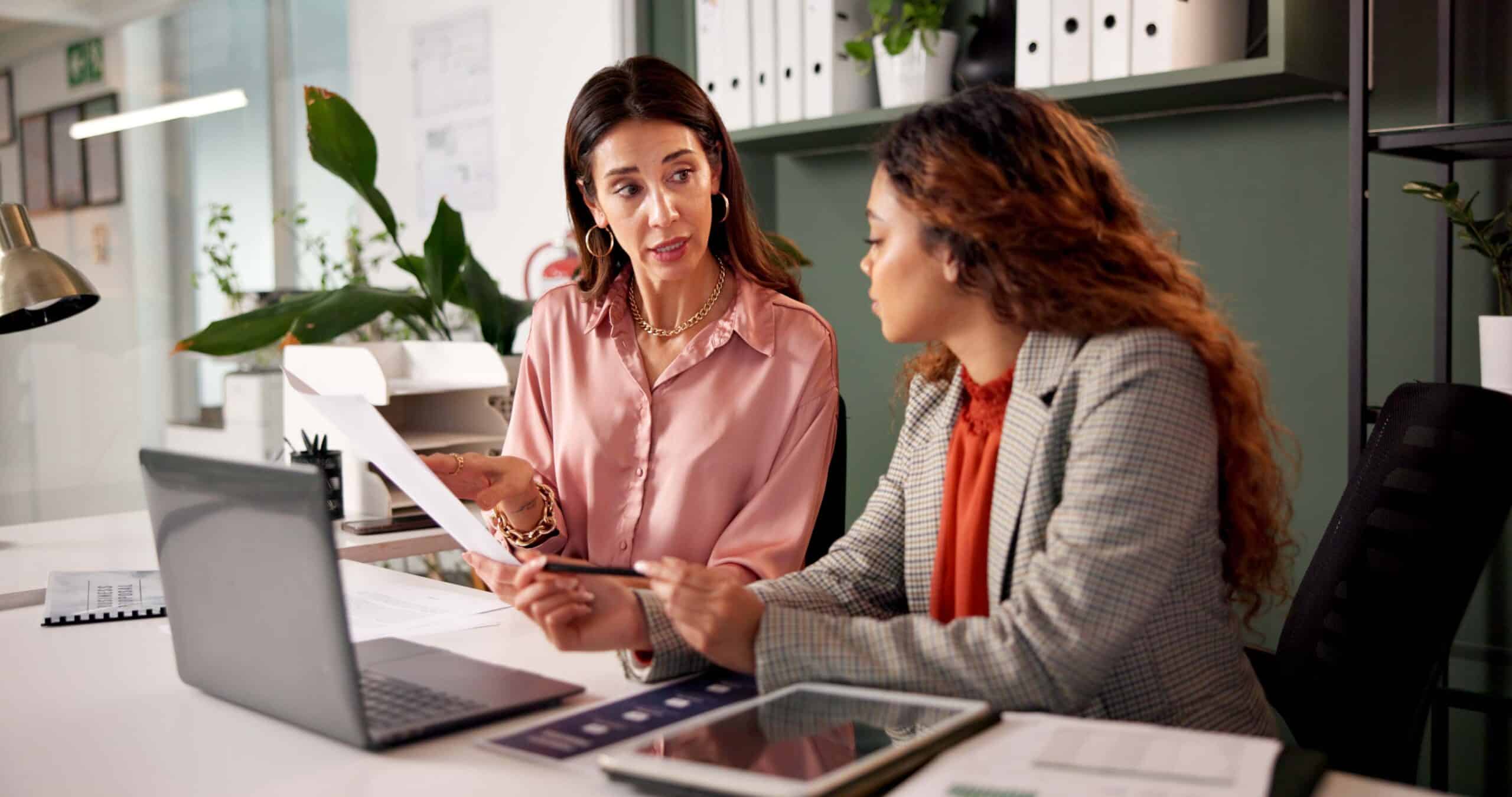 Should You Use a Financial Advisor for Your Investments? | SavvyMoney ...